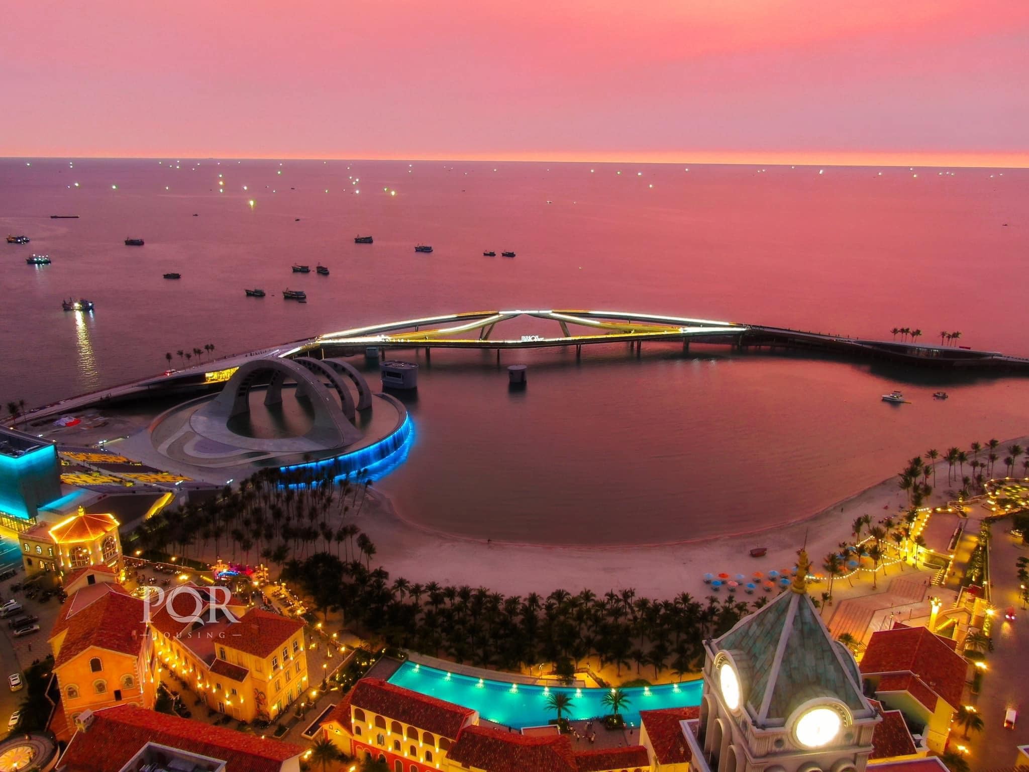 [Photo] Ngắm thị trấn bên bờ biển đẹp như tác phẩm nghệ thuật của Tập ...