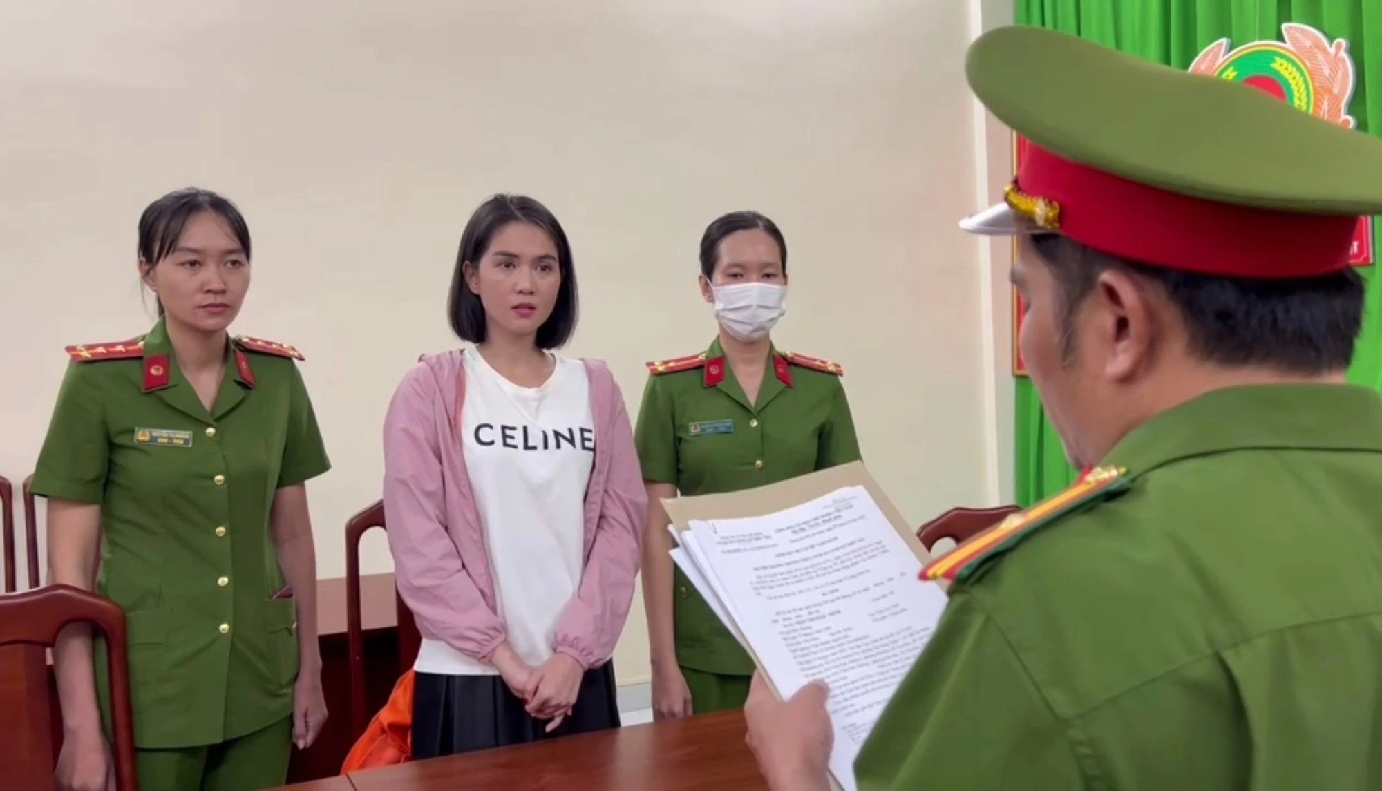 Sau Ngọc Trinh, nghệ sỹ nào sẽ rời khỏi "vùng đất cấm"?