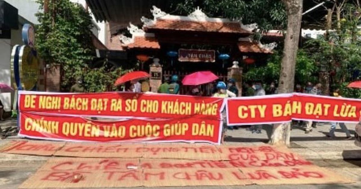 Người dân kéo đến trụ sở đòi sổ đỏ, lãnh đạo Bách Đạt An bị tạm cấm ...