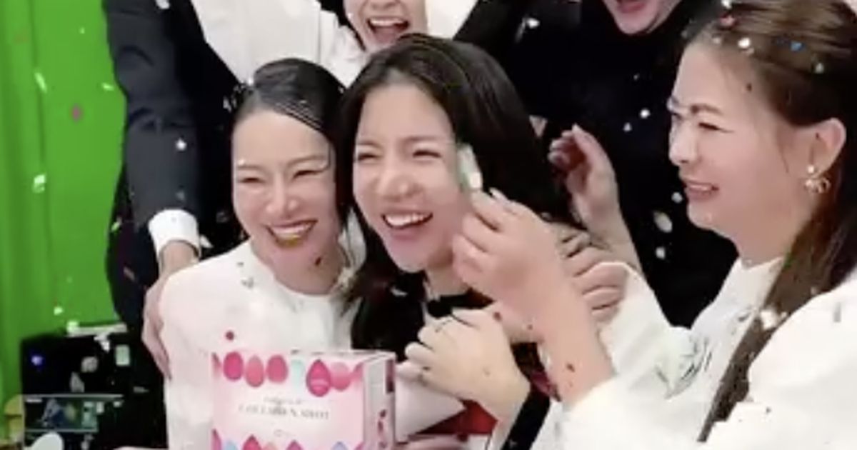 Livestream kỷ lục thu về hơn 72 tỷ, KOC sẽ bỏ túi bao nhiêu tiền???